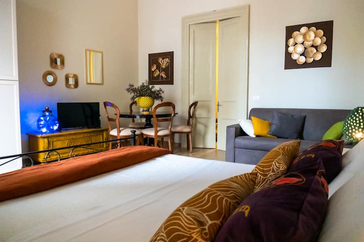 Yellow House By Sicily In Home - Catane
