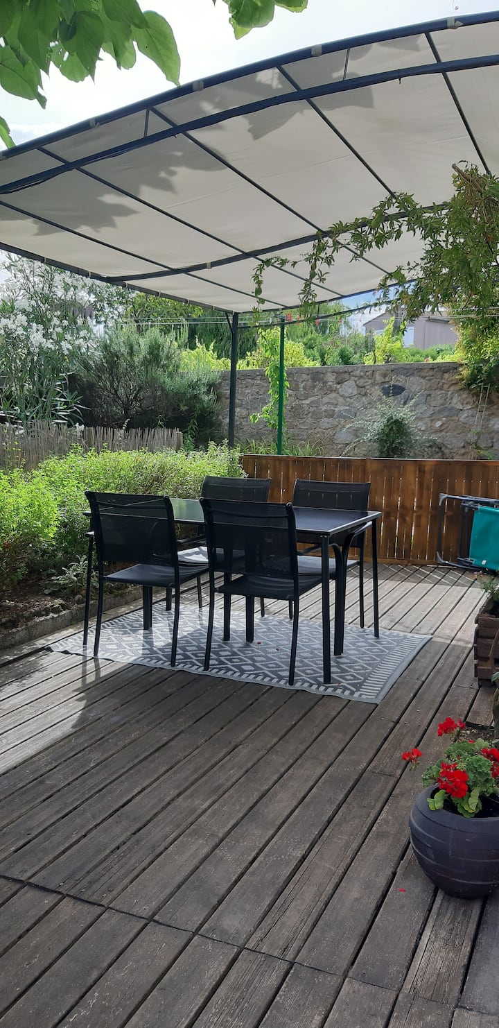 Evasion En Ardèche
T2 Spacieux Avec Terrasse - Aubenas