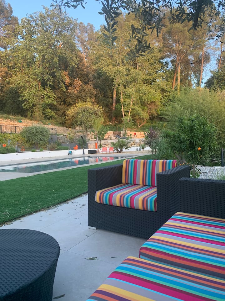 Beau 3 Pièces, Piscine Chauffée, Parking Gratuit - Mougins