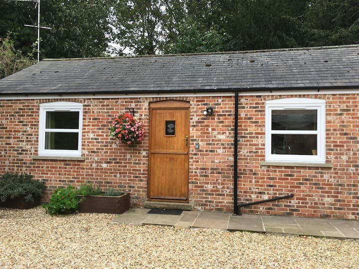 One Bedroom Cottage Ne Of Lincoln - New Listing - Lincolnshire