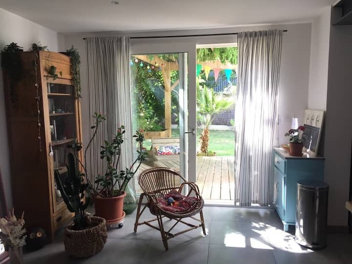 Maison Cosy Au Calme 
Très Bien Située Sur Saintes - Saintes