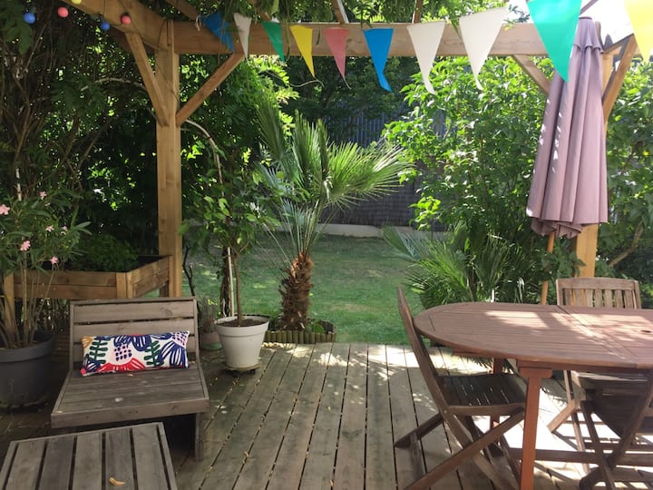 Maison Cosy Au Calme 
Très Bien Située Sur Saintes - Saintes
