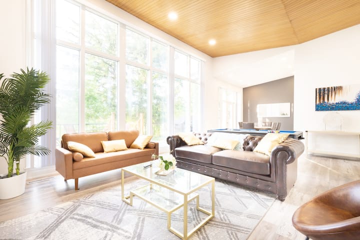 Spacious Open Concept Home [5 Bdrm/4 Bath] - Toronto