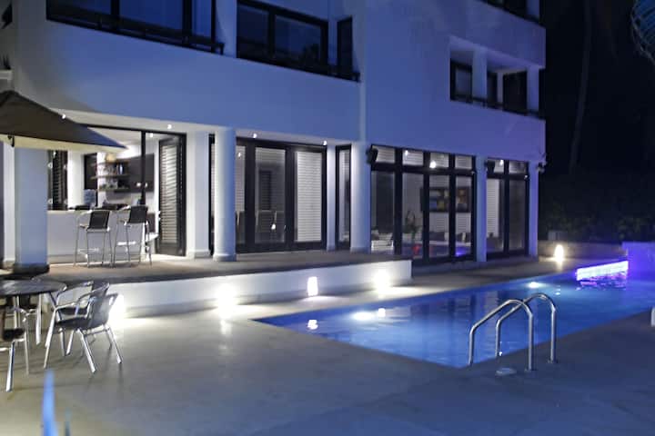 Casa Con Piscina En Condominio Campestre El Peñon - Girardot