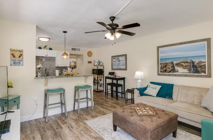 2br Beach House. Kitchen, W/d, Bikes, Chairs, Bbq. - Cape Canaveral, FL