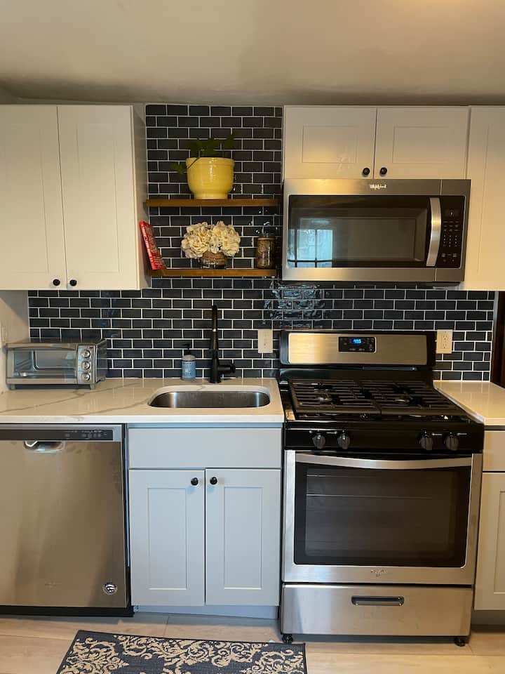 Pet Friendly-renovated 2br-2ba W/ 2 Parking Spots - Malden