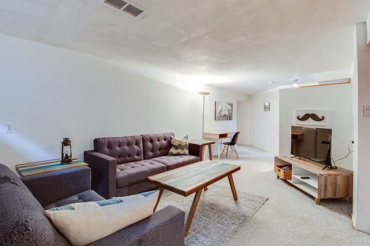 Adorable 2 Bedroom Basement Suite In Edmonton - Edmonton, Canada