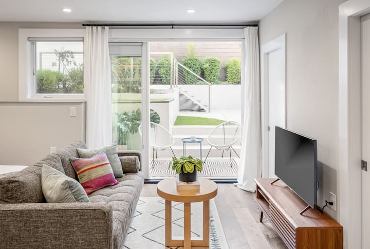 Modern Hilltop Studio - Private Entry And Garden - San Francisco, CA