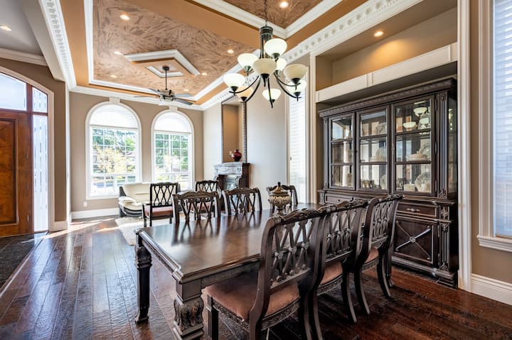 5 Bedroom Spacious Home: Your Perfect Getaway - Surrey