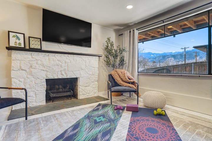 Ivywild Gem With Views | Hiking Nearby | Fire Pit - Cheyenne Mountain Zoo, Colorado Springs