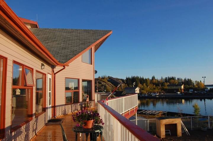 Yellowknife Bay Vacation Rentals & Homes - Yellowknife, Canada | Airbnb