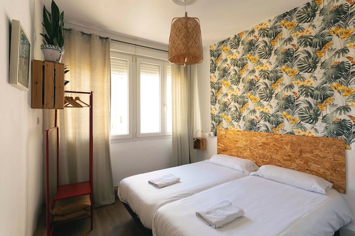 Twin Beds Room. Private Bathroom - Oviedo