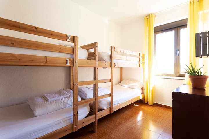 Quadruple Room - 2 Bunk Beds. Private Bathroom - Oviedo