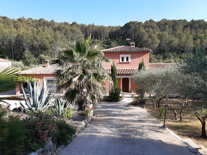Studio De 28 M2 Avec Chambre Et Salle D'eau - Carcès