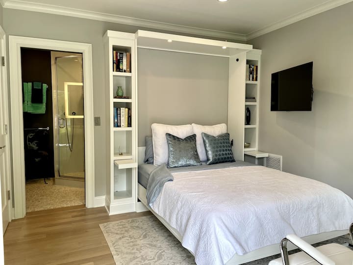 Quiet Beach Area Stamford Location! Own Entrance! - Stamford, CT