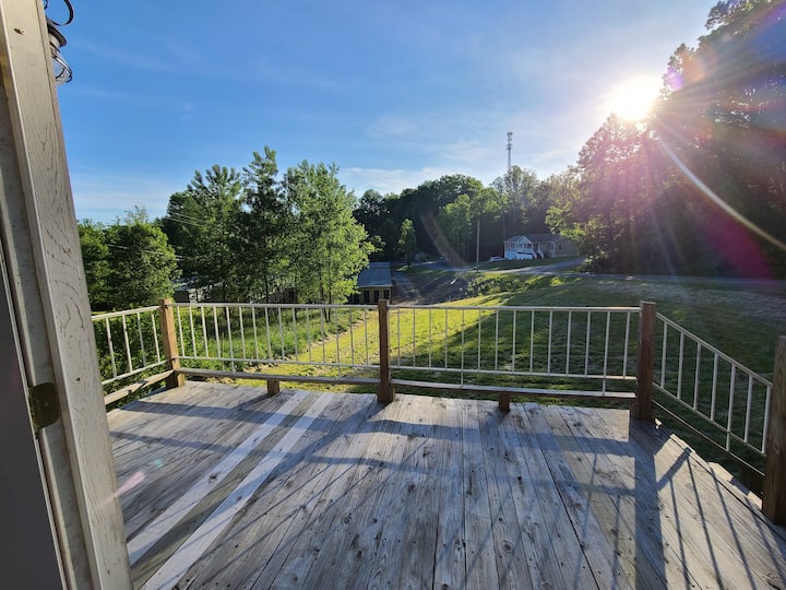 Cozy & Modern - 2 Bed 2 Bath W/ Desks & Monitors! - Fayetteville, WV