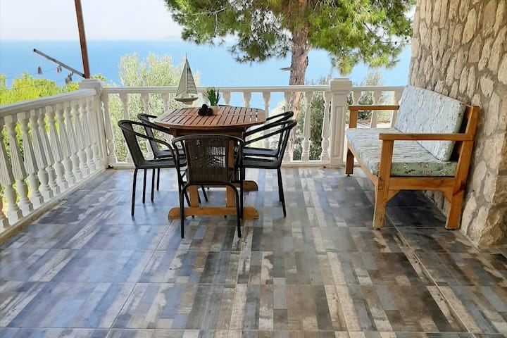 Yeşil Ile Mavinin Buluştuğu Huzurun Adresi - Karaburun