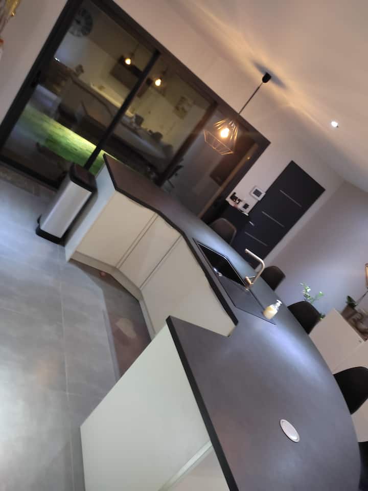 Villa 110m2, 3 Chambres, Piscine. - Nîmes