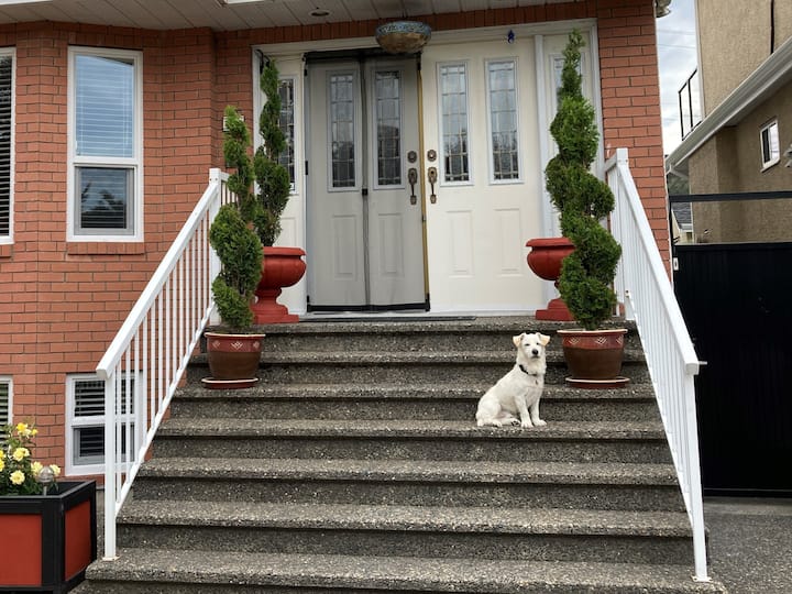 Spacious 2 Bdrm Suite In A Quiet Residential Area. - Vancouver