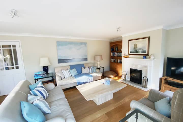 Delightful 4 Bedroom/4 Bathroom House In Lymington - Lymington
