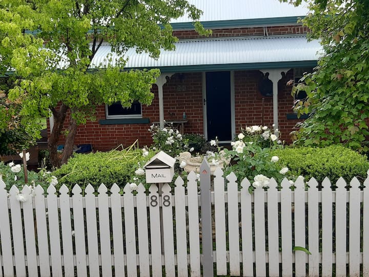 Tenterfield Beautifully Restored 1886 Home - Tenterfield