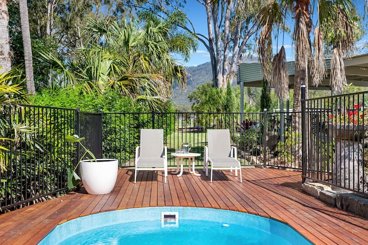 Modern Farmhouse Set In The Hinterlands - Tamborine Mountain