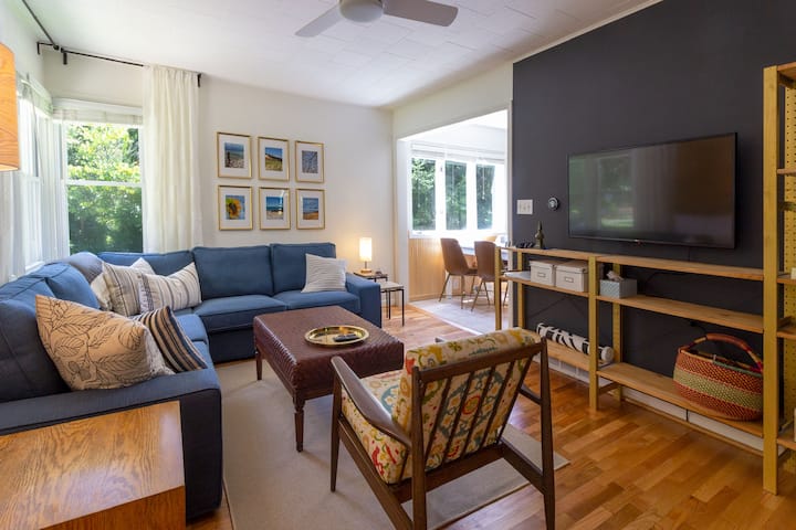 Sunflower Cottage: Relax Near Warren Dunes - Weko Beach Campground, MI