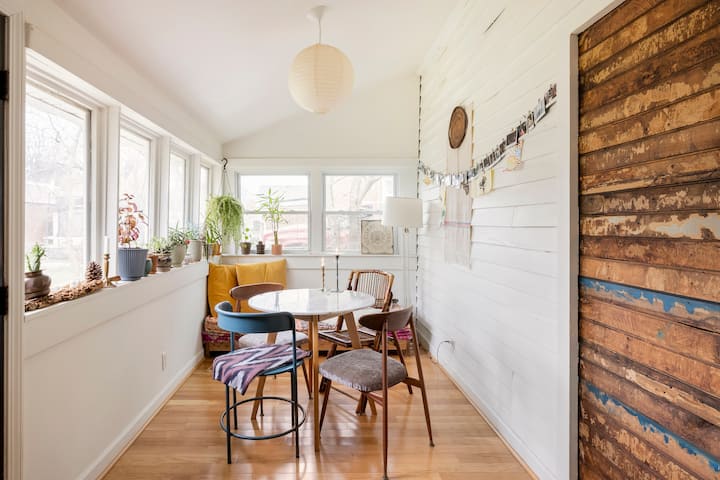 Large Beautiful Room, Bright Home Close 2 Downtown - Nashville, TN