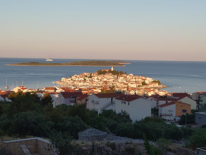 Summerhill 3. Panoramautsikt. Parkering. - Primošten