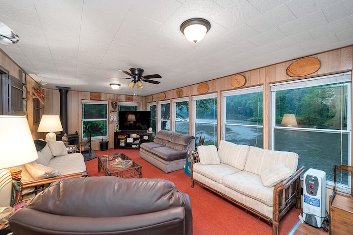 Riverfront Cabin W/ Amazing Views! Summer Escape - Lake Erie, PA