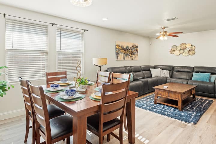 *New* Comfy Frisco Retreat 7 Beds, 6 Smart Tvs - Frisco, TX