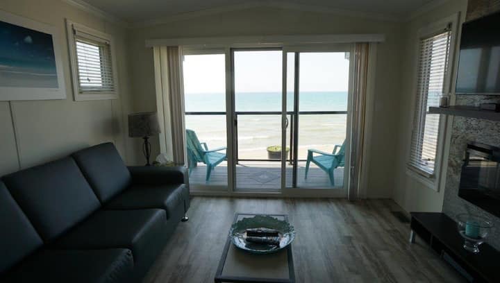Beachfront Cottage On Private Beach - Crystal Beach