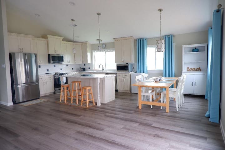 Coastal Vacation Rental-spacious With Luxary Accomadation For Large Family - Galveston, TX