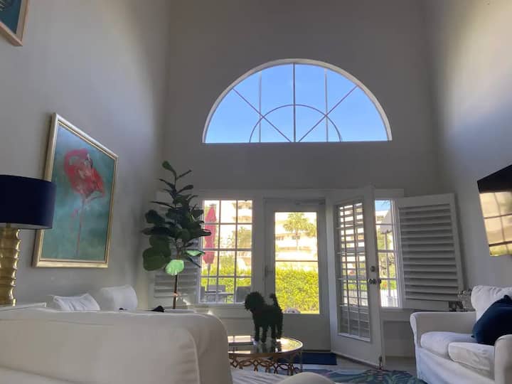 Chic Beachside/barbie Townhouse - Vero Beach, FL