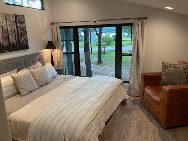 The Weekender, 1 Bed / 1 Bath Escape From The Norm - Waterpark at The Villages, Flint