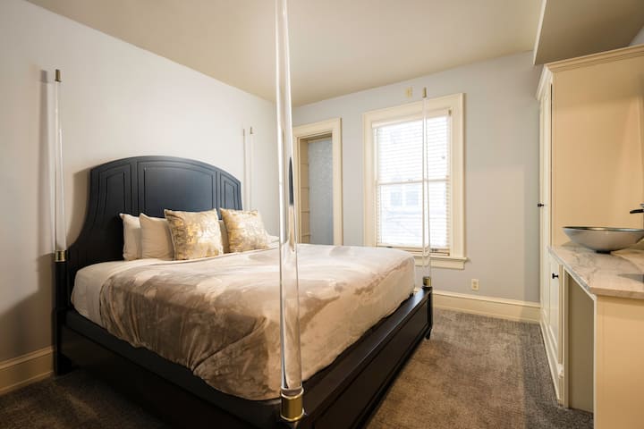 The Deco - Luxury Boutique Hotel Room - Buffalo, NY