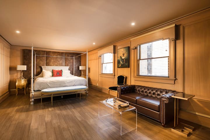 The Kennedy Suite - Luxury Boutique Hotel Room - Buffalo, NY