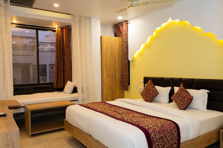 Charming 10 Bedroom Boutique Ac Hotel Near Lake - Udaipur