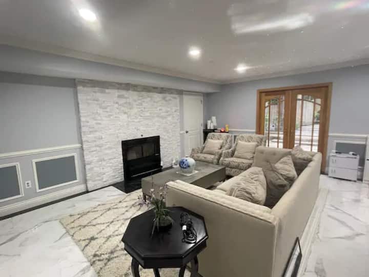 Cheerful Bedroom (With A Shared Bathroom) - Bethesda, MD
