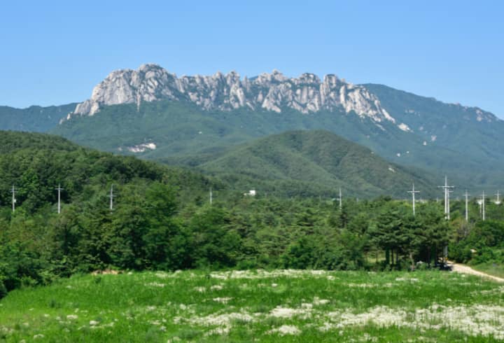 울산바위뷰의 최고의전망 편안한 쉼이 되어드릴 하이디타운하우스입니다. - 고성군