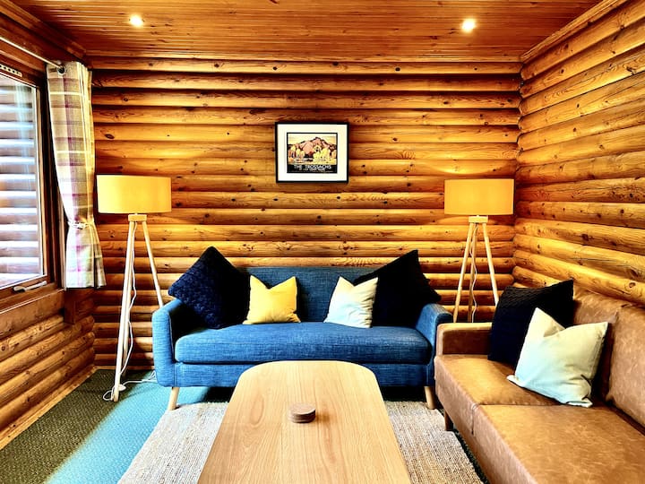 Lednock - 3 Bedroom Log Cabin With Hot Tub - Crieff