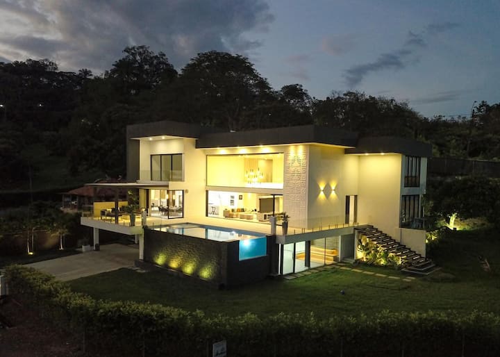 Casa Moderna Con Piscina - Jamundí