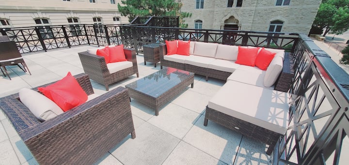 Downtown Condo W/roof Deck-
Grand Manse Pavilion - 링컨