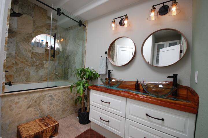 Pet-friendly House Near Forest, Fully-stocked Kitchen & Unique Remodel - Austin, TX
