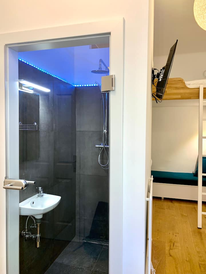 Small, Comfy, Central & Best Price In Vienna - Wien