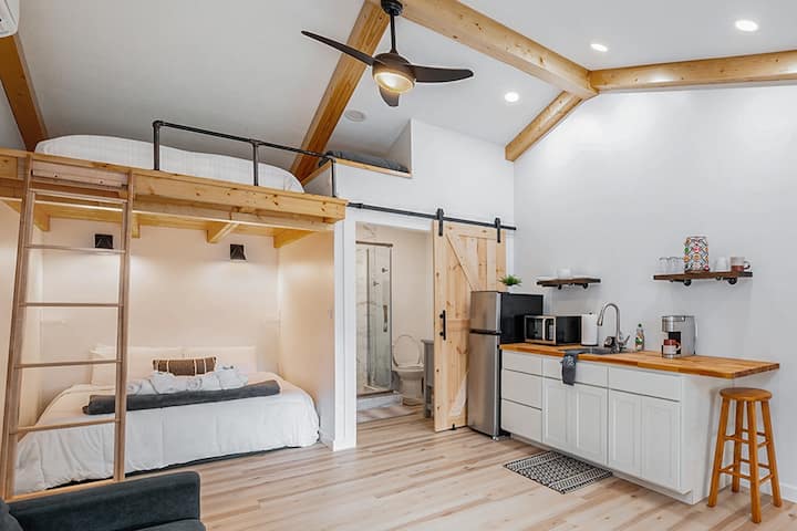 Cozy Waterfront Loft- Near Town - Portage, MI