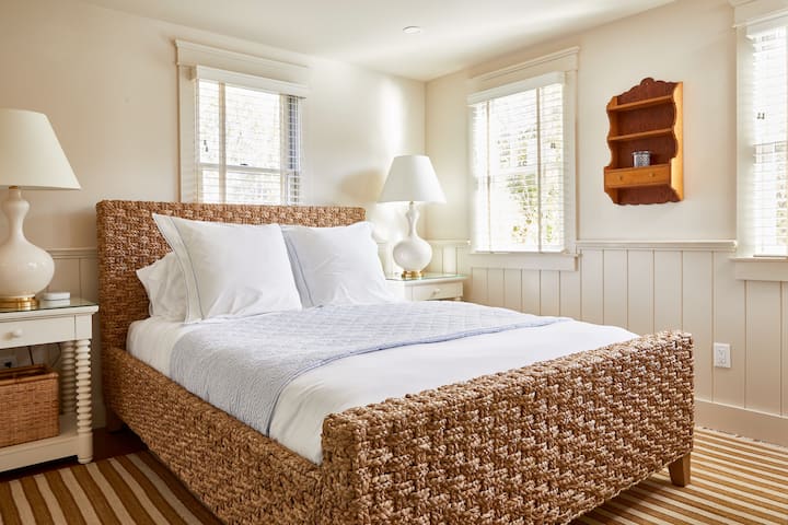"Sweet Pea" - Designer 5br Home Close To Town - Nantucket, MA