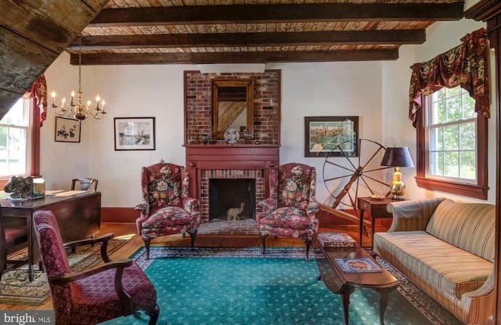 Bond House: Historic Retreat At Walnut Grove - Lake Anna, VA