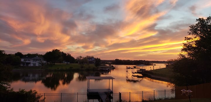 Sunrise Bay Hideaway Lakefront Home,5 Kayaks! - Granbury, TX