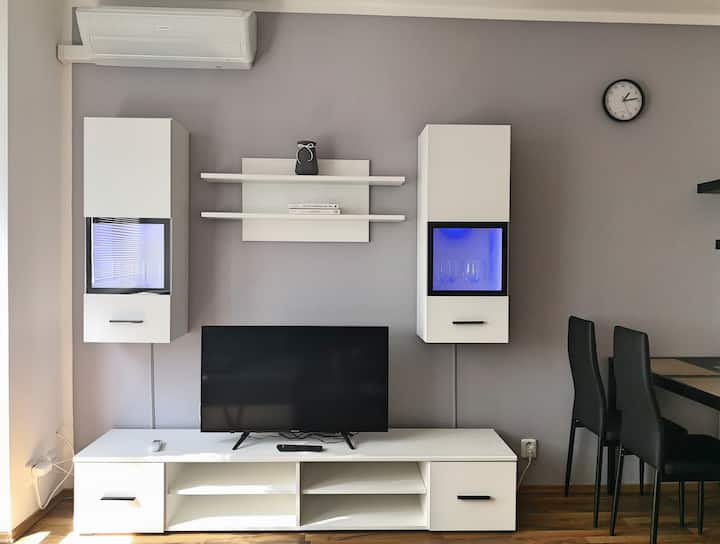 Lovely 1-bedroom Apartment With Private Parking - Bratislava